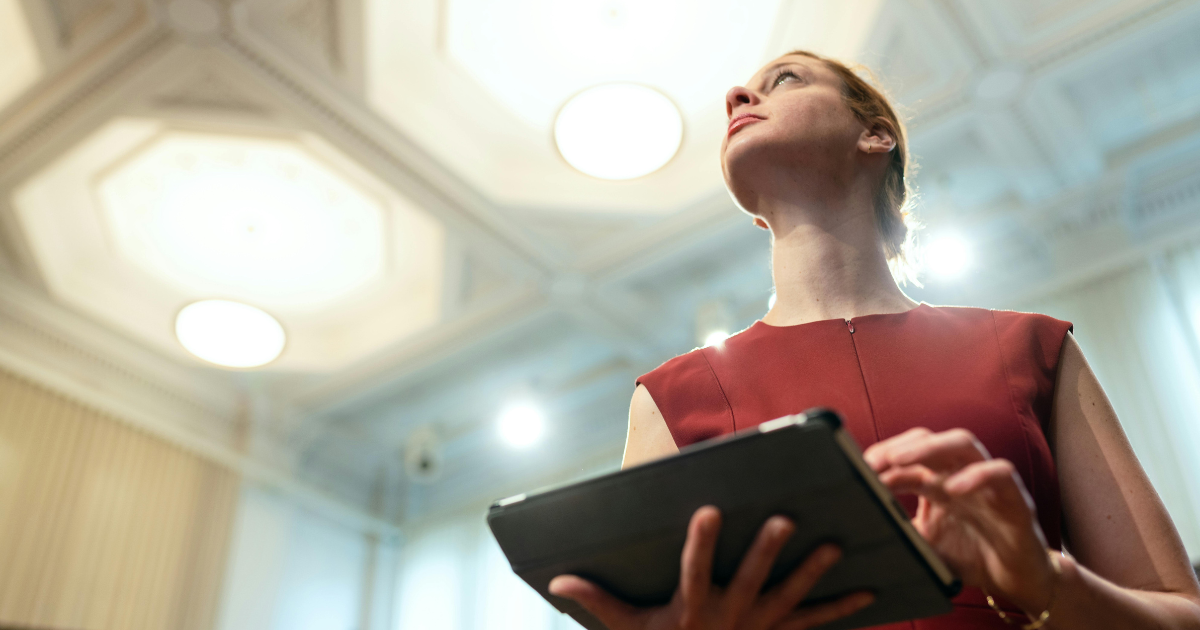 How to Deal With a Controlling Person: Advice & Tips